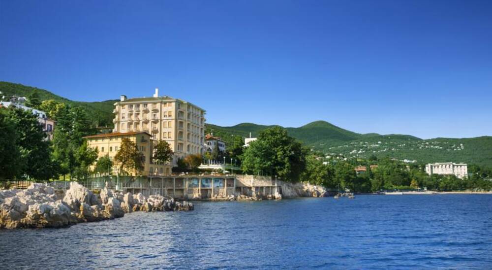 HOTEL BRISTOL LOVRAN in Lovran, Kvarner Riviera | On the Beach