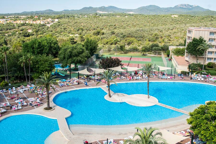 Club Cala Romani - Calas De Mallorca, Majorca | On the Beach